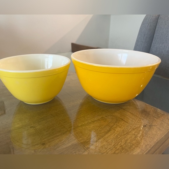 Pyrex | Kitchen | Vintage 96s 1970s Pyrex Yellow Daisy Mixing Bowl ...